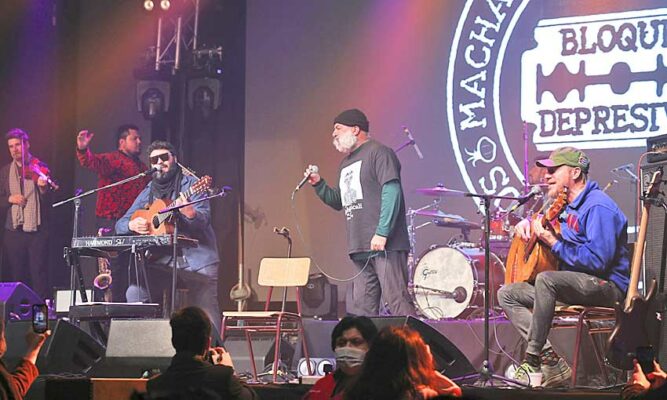 “Macha” y El Bloque Depresivo, para pasar las penas cantando | La ...