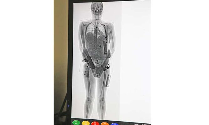 En aeropuerto comenzó a operar moderno escáner para detectar a ...