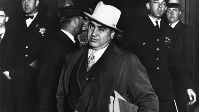 Las dos caras de Al Capone, el mafioso y despiadado capo del hampa que ...