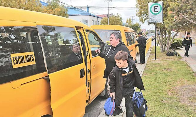 Buses escolares cobran entre 50 y $90 mil mensuales por el servicio de ...
