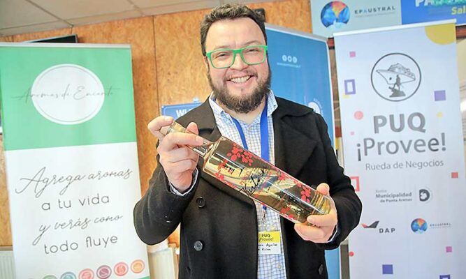 Emprendedor magallánico lanza pisco envejecido en barricas de lenga | La Prensa Austral