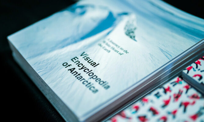 Presentan dos nuevos libros antárticos para que los estudiantes ...