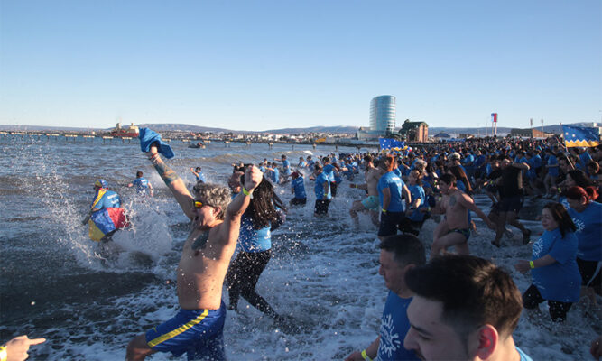 Récord de valientes en el Chapuzón 2023 | La Prensa Austral