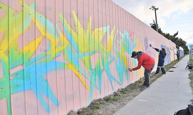 Artistas urbanos pintarán mural en el barrio Prat | La Prensa Austral