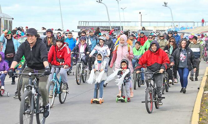 Cicletada y “perri caminata” contardiana | La Prensa Austral