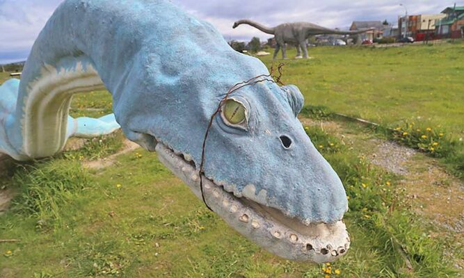 El deplorable estado de los dinosaurios del Parque María Behety | La ...