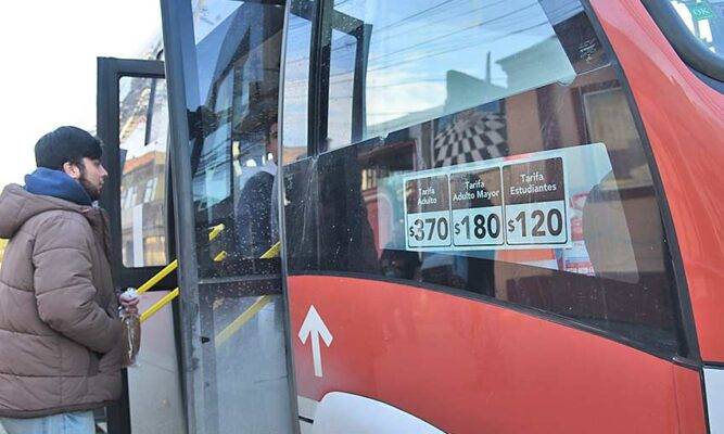 Desde ayer rige la nueva tarifa adulto de $370 en las micros | La ...