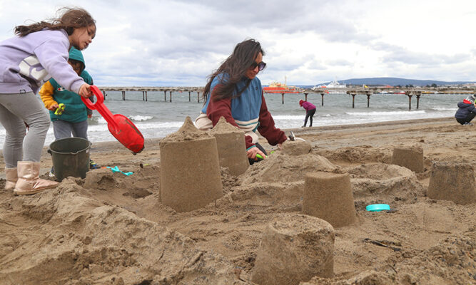 Premian los mejores castillos de arena | La Prensa Austral