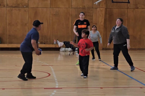 El rescate del deporte ancestral “linao” en Punta Arenas | La Prensa ...