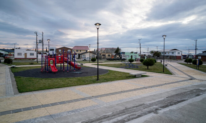 Plaza Progreso cuenta con nueva iluminación Led | La Prensa Austral