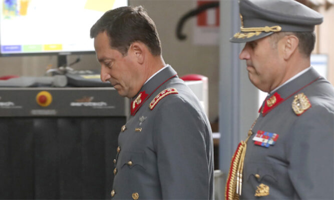 Gobierno anuncia continuidad de comandante en jefe del Ejército tras reunión con Boric | La ...