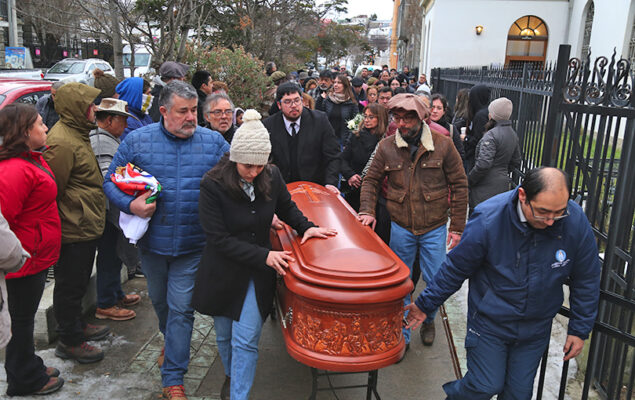 En la Catedral de Punta Arenas despidieron a ex alcalde Edgar Cárcamo ...