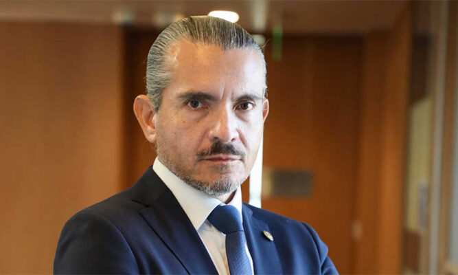 ¿Quién es Juan Castro Bekios, el fiscal que reemplaza a Cooper en el caso convenios? | La Prensa ...