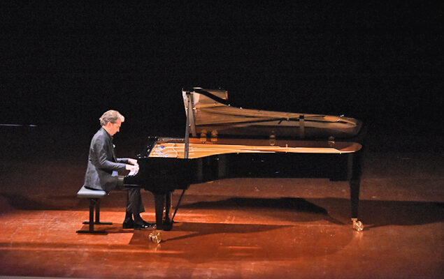 Goran Filipec dio el puntapié inicial a la temporada de piano en Punta ...