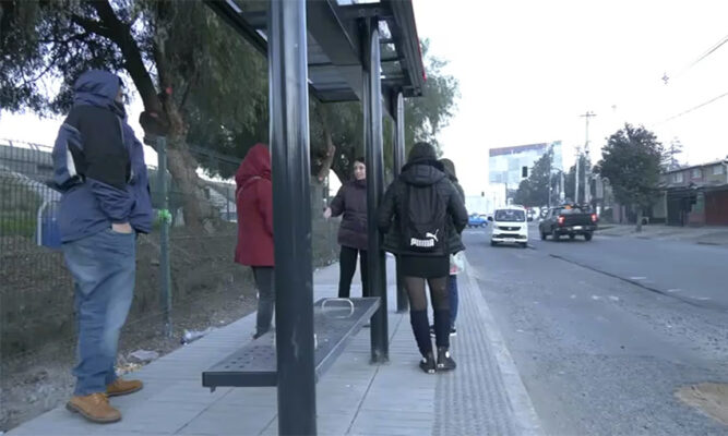 Vecinos denuncian que paradero de micro fue instalado al revés | La ...