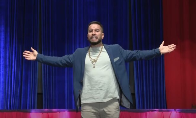 La prédica humorística del Pastor Rocha llega esta noche a Dreams | La ...