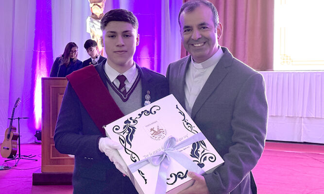 Instituto Don Bosco homenajeó al padre Pedro Carrera por sus 25 años de ...