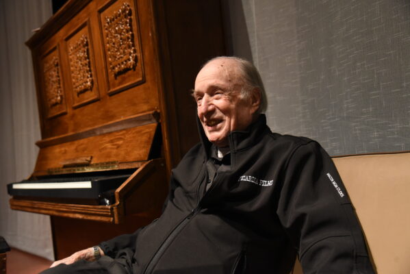 “Los viejos se ríen mucho de su lentitud, de su estupidez, de no saber ...