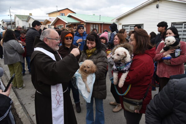 El conejo “Simón” fue el gran protagonista en la bendición de mascotas ...